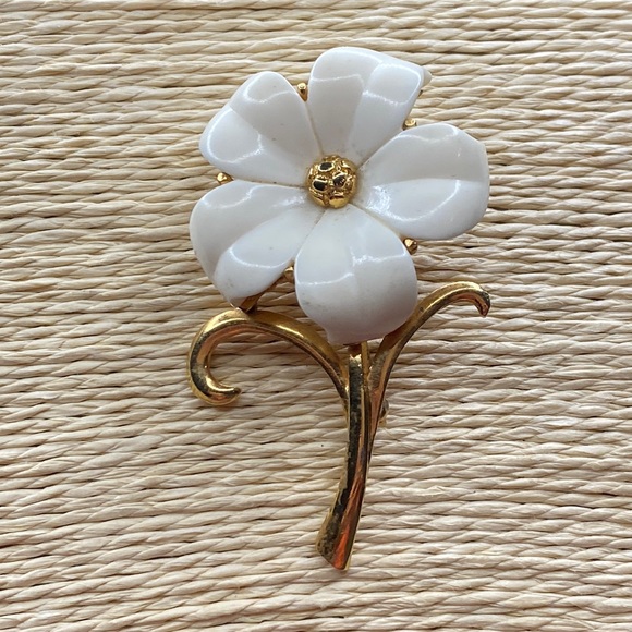 Monet | Jewelry | Vintage Signed Monet Flower Brooch Pin | Poshmark